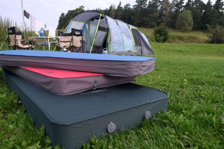 🏕️ Beste luchtbed en goede slaapmatten om te kamperen - TOP 5